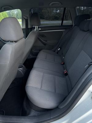 White Volkswagen Golf 2007 in Tallinn, with an engine capacity of 1.90 L and mileage of 352 thousand km for 1199 €, photo 28 on AUTOMOTO.COM.LV