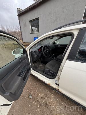 Белый Фольксваген Гольф 2008 в Цесис, объемом двигателя 1.90 л и пробегом 387 тыс. км за 830 €, фото 8 на AUTOMOTO.COM.LV