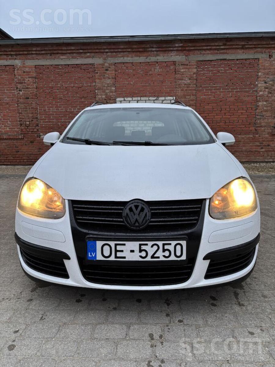 Balts Volkswagen Golf 2008 Cēsis, ar dzinēja tilpumu 1.90 L un nobraukumu 387 tūkst. km par 1500 €, foto 1 vietnē AUTOMOTO.COM.LV