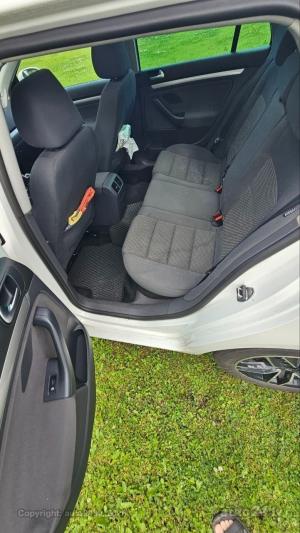 White Volkswagen Golf 2009 in Paldiski, with an engine capacity of 1.40 L and mileage of 222 thousand km for 1200 €, photo 7 on AUTOMOTO.COM.LV