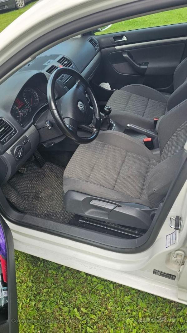 White Volkswagen Golf 2009 in Paldiski, with an engine capacity of 1.40 L and mileage of 222 thousand km for 1200 €, photo 7 on AUTOMOTO.COM.LV