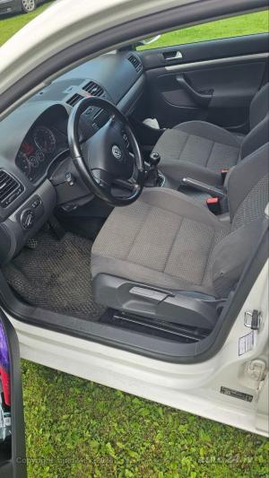 White Volkswagen Golf 2009 in Paldiski, with an engine capacity of 1.40 L and mileage of 222 thousand km for 1200 €, photo 8 on AUTOMOTO.COM.LV