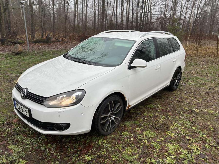 Balts Volkswagen Golf 2010 Panevēža, ar dzinēja tilpumu 1.97 L un nobraukumu 260 tūkst. km par 2700 €, foto 5 vietnē AUTOMOTO.COM.LV