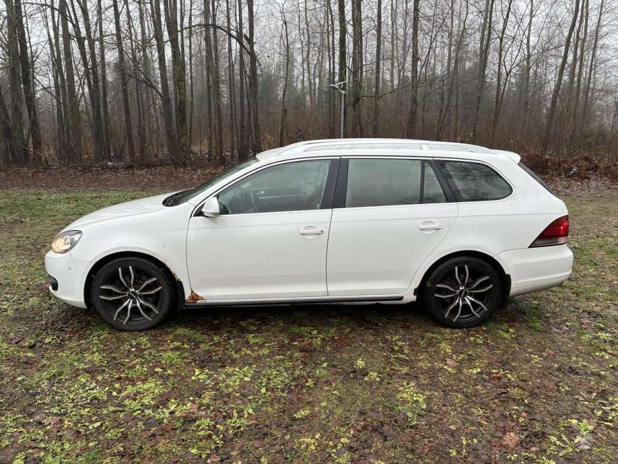 Balts Volkswagen Golf 2010 Panevēža, ar dzinēja tilpumu 1.97 L un nobraukumu 260 tūkst. km par 2700 €, foto 6 vietnē AUTOMOTO.COM.LV