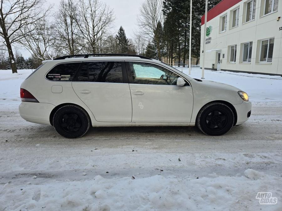 White Volkswagen Golf 2010 in Radviliskis, with an engine capacity of 1.90 L and mileage of 372 thousand km for 2650 €, photo 11 on AUTOMOTO.COM.LV