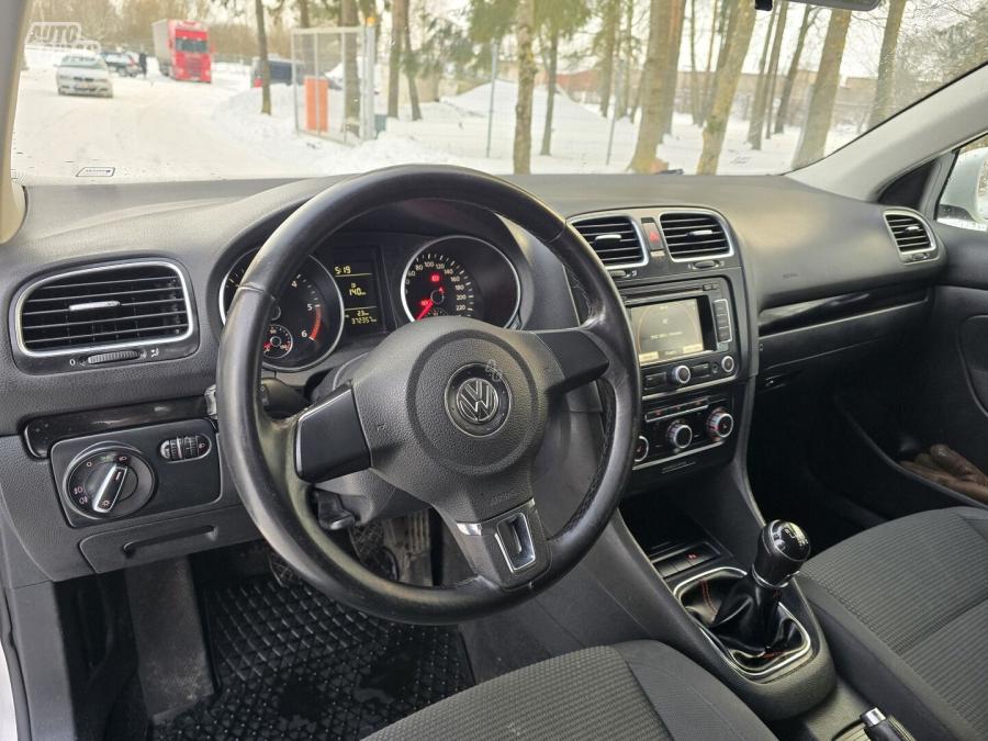White Volkswagen Golf 2010 in Radviliskis, with an engine capacity of 1.90 L and mileage of 372 thousand km for 2650 €, photo 15 on AUTOMOTO.COM.LV