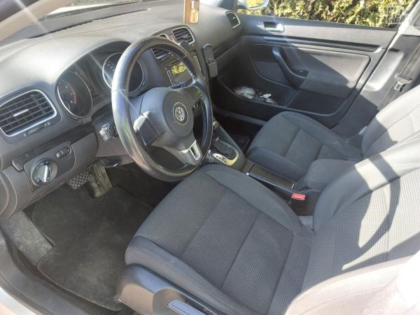 White Volkswagen Golf 2010 in Ukmerge, with an engine capacity of 1.60 L and mileage of 230 thousand km for 2150 €, photo 2 on AUTOMOTO.COM.LV