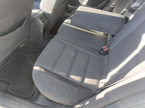 White Volkswagen Golf 2010 in Ukmerge, with an engine capacity of 1.60 L and mileage of 230 thousand km for 2150 €, photo 3 on AUTOMOTO.COM.LV