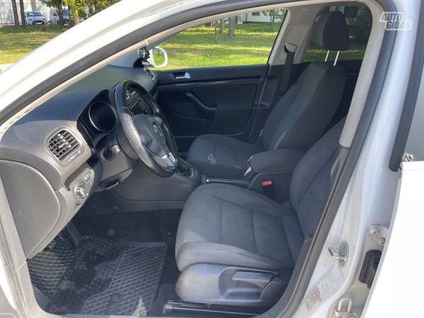 White Volkswagen Golf 2010 in Siauliai, with an engine capacity of 2.00 L and mileage of 383 thousand km for 2500 €, photo 8 on AUTOMOTO.COM.LV