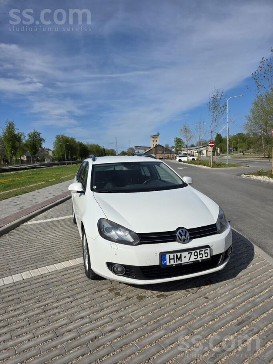 White Volkswagen Golf 2010 in Cesis, with an engine capacity of 1.40 L and mileage of 223 thousand km for 1995 €, photo 1 on AUTOMOTO.COM.LV