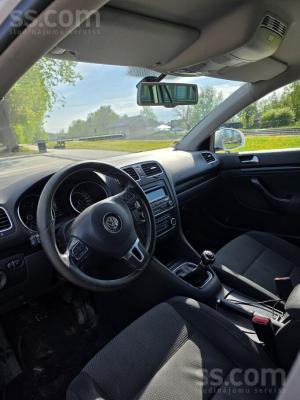 White Volkswagen Golf 2010 in Cesis, with an engine capacity of 1.40 L and mileage of 223 thousand km for 1995 €, photo 8 on AUTOMOTO.COM.LV