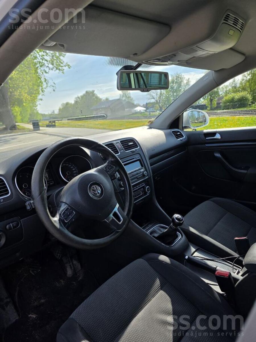 White Volkswagen Golf 2010 in Cesis, with an engine capacity of 1.40 L and mileage of 223 thousand km for 1995 €, photo 8 on AUTOMOTO.COM.LV