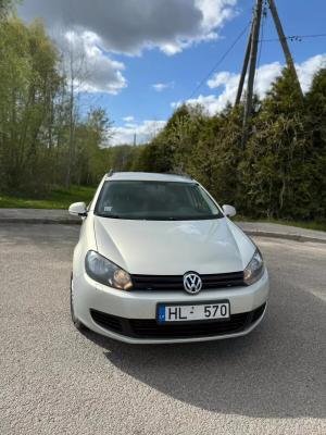Balts Volkswagen Golf 2010 Rīga, ar dzinēja tilpumu 1.40 L un nobraukumu 380 tūkst. km par 1800 €, foto  vietnē AUTOMOTO.COM.LV