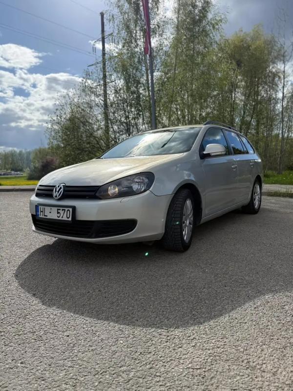 Balts Volkswagen Golf 2010 Rīga, ar dzinēja tilpumu 1.40 L un nobraukumu 380 tūkst. km par 1800 €, foto 3 vietnē AUTOMOTO.COM.LV