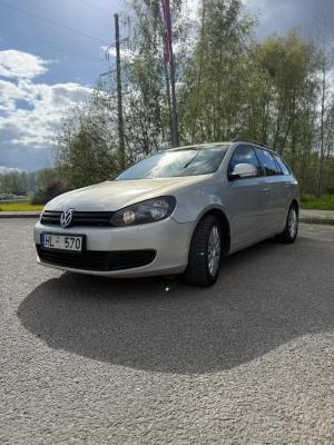 White Volkswagen Golf 2010 in Riga, with an engine capacity of 1.40 L and mileage of 380 thousand km for 1800 €, photo 4 on AUTOMOTO.COM.LV