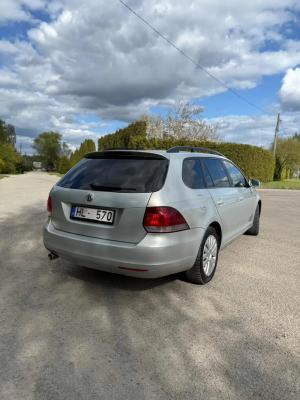 White Volkswagen Golf 2010 in Riga, with an engine capacity of 1.40 L and mileage of 380 thousand km for 1800 €, photo 6 on AUTOMOTO.COM.LV