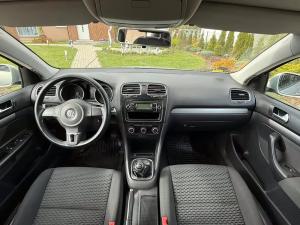 White Volkswagen Golf 2010 in Riga, with an engine capacity of 1.40 L and mileage of 380 thousand km for 1800 €, photo 7 on AUTOMOTO.COM.LV