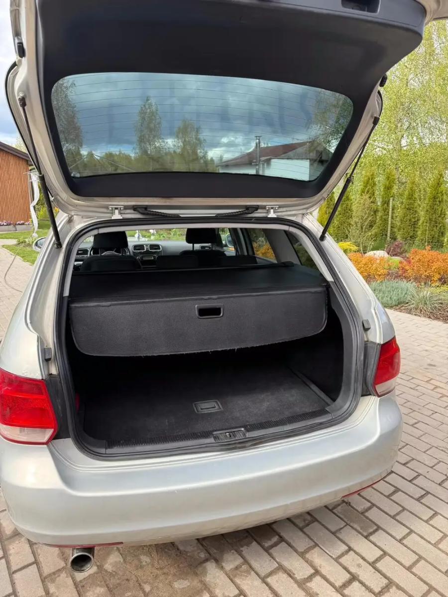 White Volkswagen Golf 2010 in Riga, with an engine capacity of 1.40 L and mileage of 380 thousand km for 1800 €, photo 13 on AUTOMOTO.COM.LV