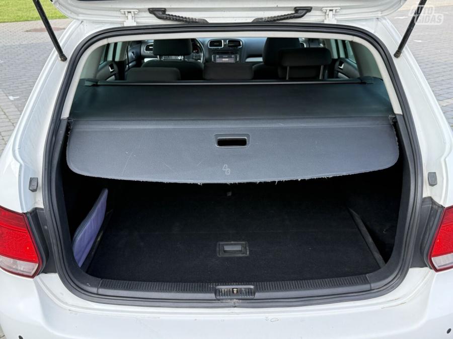 White Volkswagen Golf 2010 in Raseiniai, with an engine capacity of 2.00 L and mileage of 290 thousand km for 3700 €, photo 15 on AUTOMOTO.COM.LV