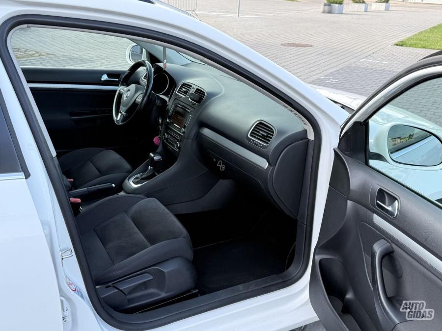 White Volkswagen Golf 2010 in Raseiniai, with an engine capacity of 2.00 L and mileage of 290 thousand km for 3700 €, photo 17 on AUTOMOTO.COM.LV