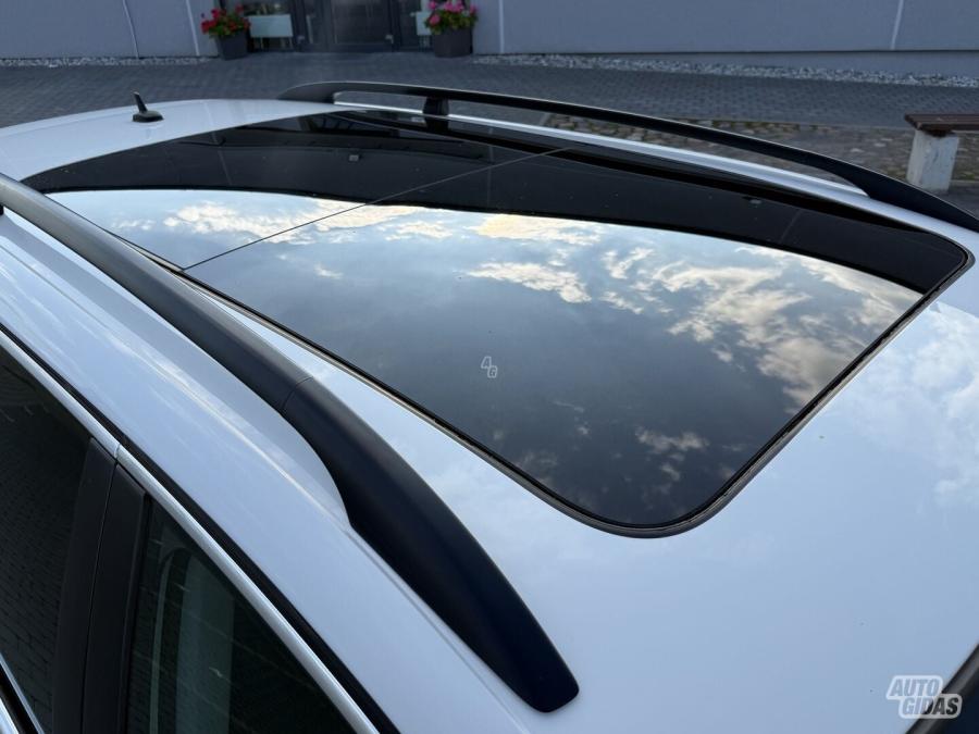 White Volkswagen Golf 2010 in Raseiniai, with an engine capacity of 2.00 L and mileage of 290 thousand km for 3700 €, photo 22 on AUTOMOTO.COM.LV