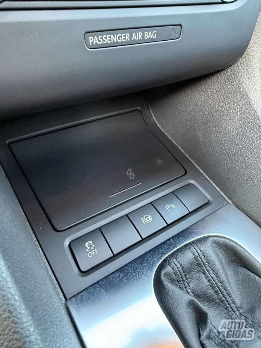 White Volkswagen Golf 2010 in Raseiniai, with an engine capacity of 2.00 L and mileage of 290 thousand km for 3700 €, photo 25 on AUTOMOTO.COM.LV