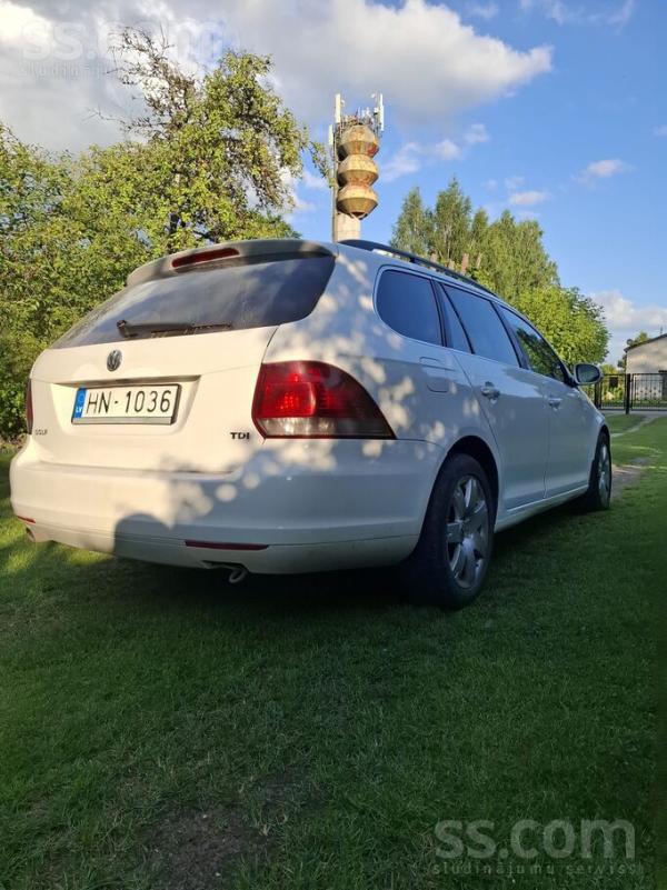 Balts Volkswagen Golf 2010 Rīga, ar dzinēja tilpumu 1.60 L un nobraukumu 385 tūkst. km par 2200 €, foto 3 vietnē AUTOMOTO.COM.LV