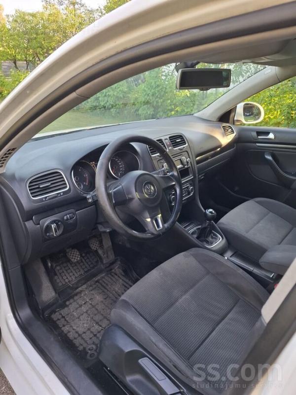 Balts Volkswagen Golf 2010 Rīga, ar dzinēja tilpumu 1.60 L un nobraukumu 385 tūkst. km par 2200 €, foto 5 vietnē AUTOMOTO.COM.LV