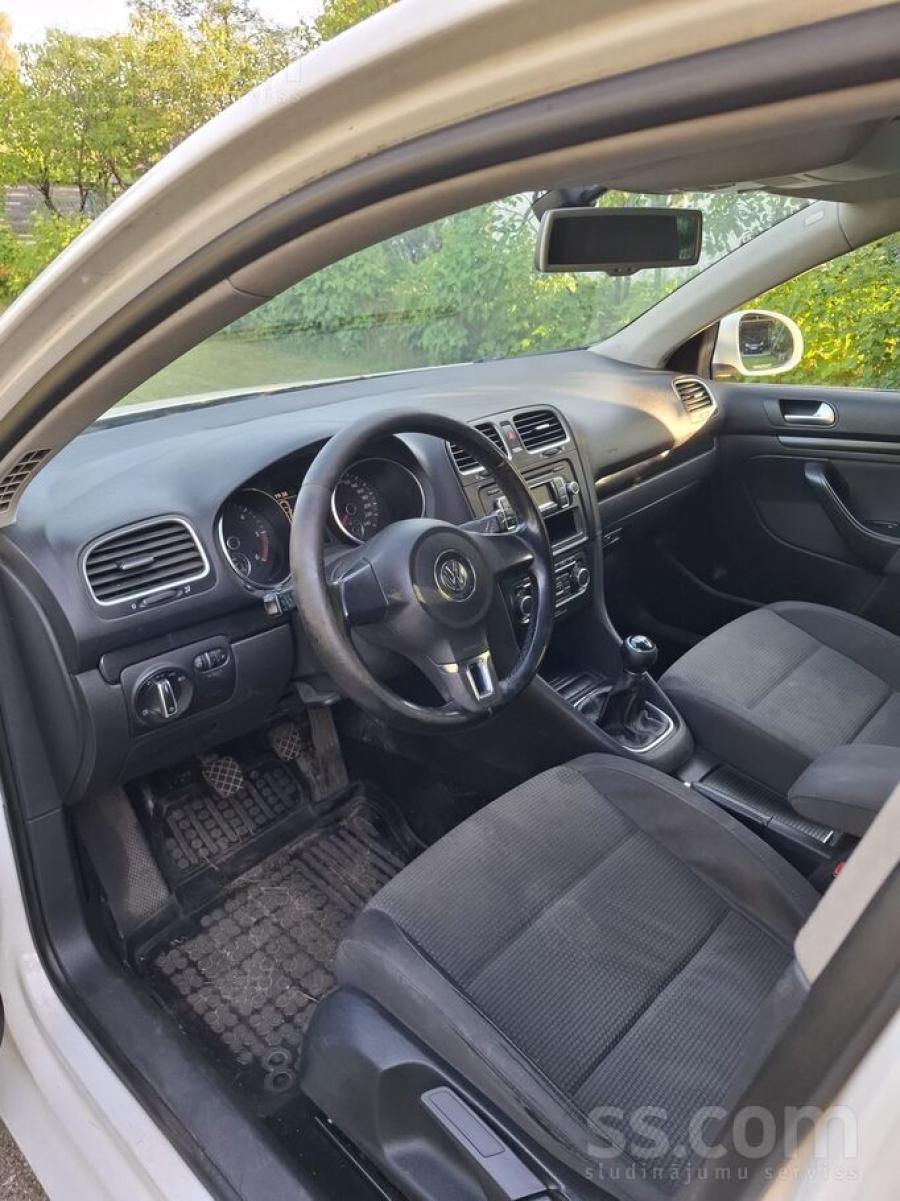 Balts Volkswagen Golf 2010 Rīga, ar dzinēja tilpumu 1.60 L un nobraukumu 385 tūkst. km par 2200 €, foto 6 vietnē AUTOMOTO.COM.LV