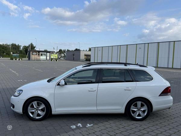 White Volkswagen Golf 2010 in Raseiniai, with an engine capacity of 1.97 L and mileage of 291 thousand km for 3600 €, photo 3 on AUTOMOTO.COM.LV