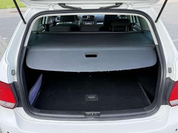 White Volkswagen Golf 2010 in Raseiniai, with an engine capacity of 1.97 L and mileage of 291 thousand km for 3600 €, photo 10 on AUTOMOTO.COM.LV