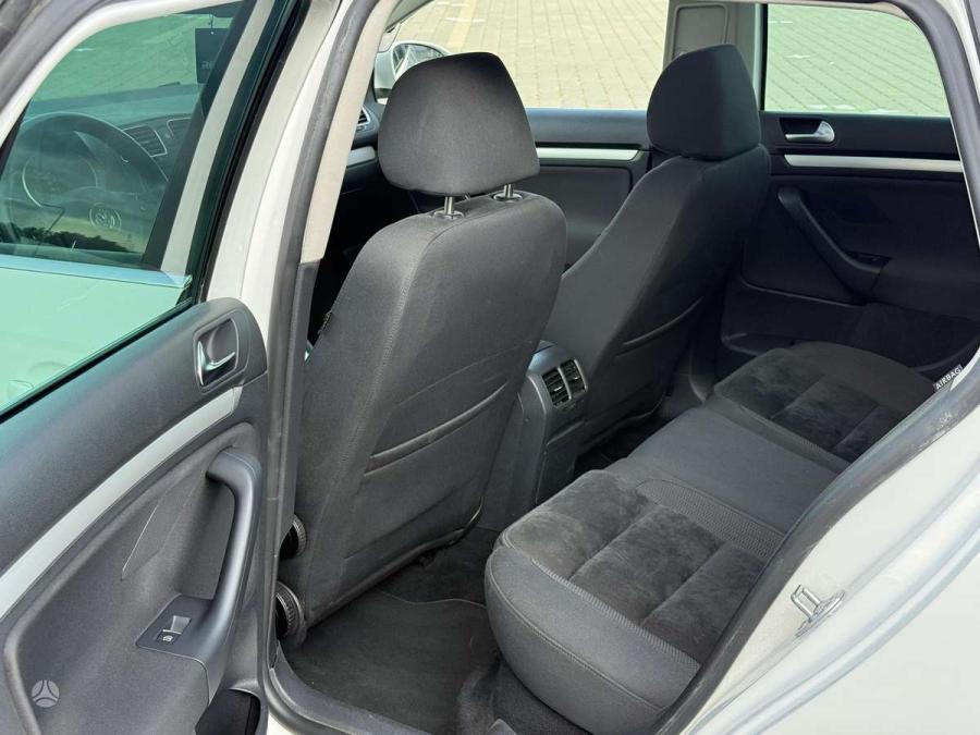 Balts Volkswagen Golf 2010 Raseiniai, ar dzinēja tilpumu 1.97 L un nobraukumu 291 tūkst. km par 3600 €, foto 15 vietnē AUTOMOTO.COM.LV