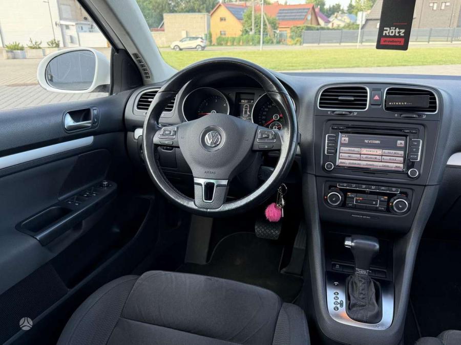 Balts Volkswagen Golf 2010 Raseiniai, ar dzinēja tilpumu 1.97 L un nobraukumu 291 tūkst. km par 3600 €, foto 19 vietnē AUTOMOTO.COM.LV
