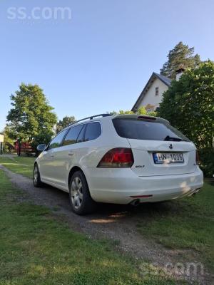 Balts Volkswagen Golf 2010 Rīga, ar dzinēja tilpumu 1.60 L un nobraukumu 385 tūkst. km par 1950 €, foto 5 vietnē AUTOMOTO.COM.LV