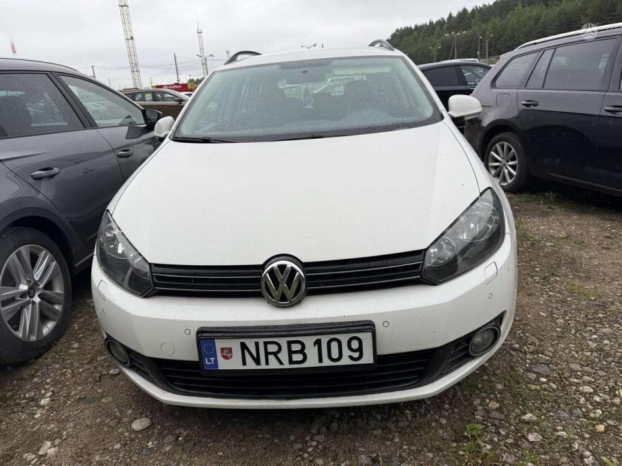 Balts Volkswagen Golf 2010 Viļņa, ar dzinēja tilpumu 1.60 L un nobraukumu 222 tūkst. km par 2300 €, foto 3 vietnē AUTOMOTO.COM.LV