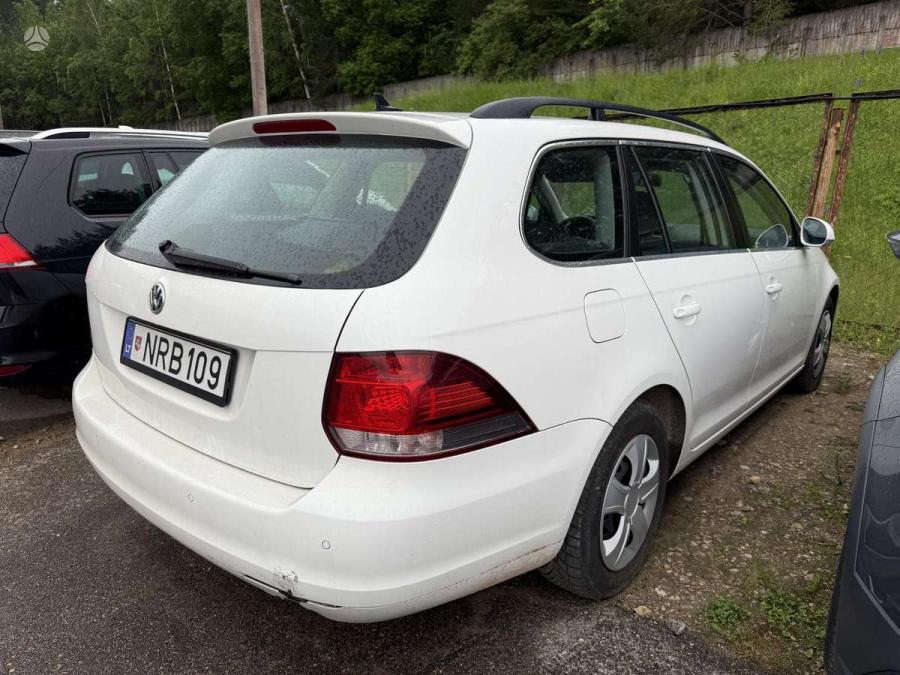 Balts Volkswagen Golf 2010 Viļņa, ar dzinēja tilpumu 1.60 L un nobraukumu 222 tūkst. km par 2300 €, foto 5 vietnē AUTOMOTO.COM.LV