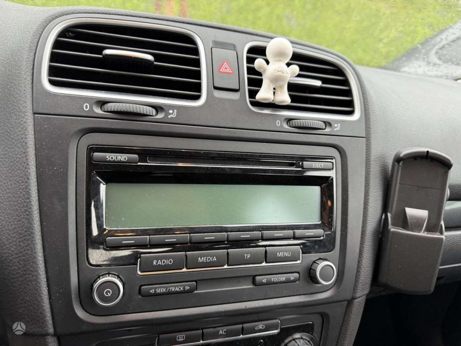 Balts Volkswagen Golf 2010 Viļņa, ar dzinēja tilpumu 1.60 L un nobraukumu 222 tūkst. km par 2300 €, foto 10 vietnē AUTOMOTO.COM.LV