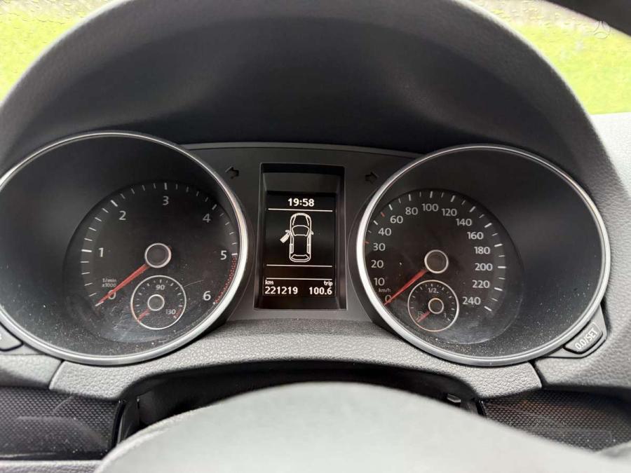 Balts Volkswagen Golf 2010 Viļņa, ar dzinēja tilpumu 1.60 L un nobraukumu 222 tūkst. km par 2300 €, foto 11 vietnē AUTOMOTO.COM.LV