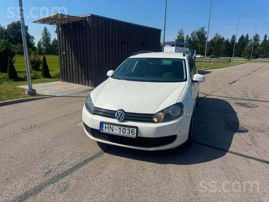 White Volkswagen Golf 2010 in Riga, with an engine capacity of 1.60 L and mileage of 385 thousand km for 1900 €, photo 4 on AUTOMOTO.COM.LV