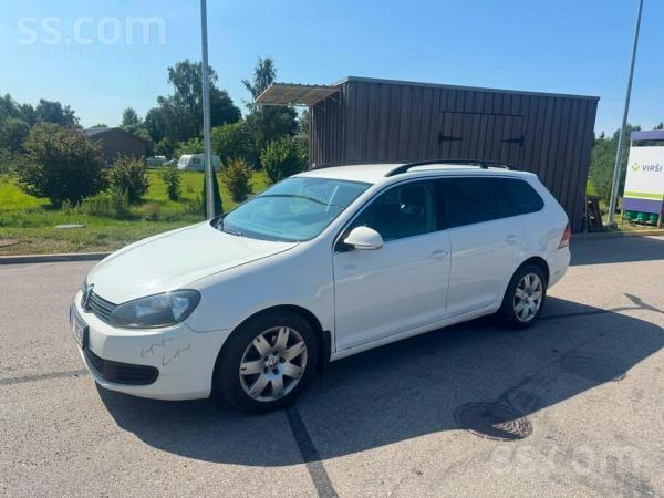 White Volkswagen Golf 2010 in Riga, with an engine capacity of 1.60 L and mileage of 385 thousand km for 1900 €, photo 4 on AUTOMOTO.COM.LV