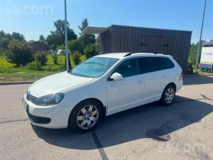 White Volkswagen Golf 2010 in Riga, with an engine capacity of 1.60 L and mileage of 385 thousand km for 1900 €, photo 5 on AUTOMOTO.COM.LV