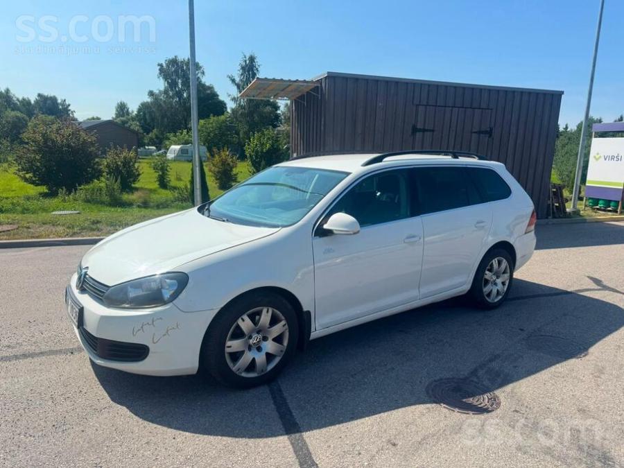 White Volkswagen Golf 2010 in Riga, with an engine capacity of 1.60 L and mileage of 385 thousand km for 1900 €, photo 5 on AUTOMOTO.COM.LV