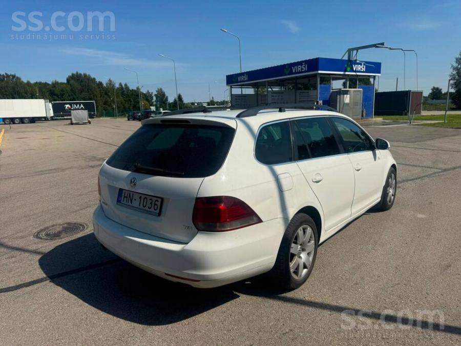 White Volkswagen Golf 2010 in Riga, with an engine capacity of 1.60 L and mileage of 385 thousand km for 1900 €, photo 8 on AUTOMOTO.COM.LV