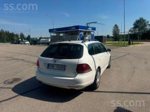 White Volkswagen Golf 2010 in Riga, with an engine capacity of 1.60 L and mileage of 385 thousand km for 1900 €, photo 9 on AUTOMOTO.COM.LV