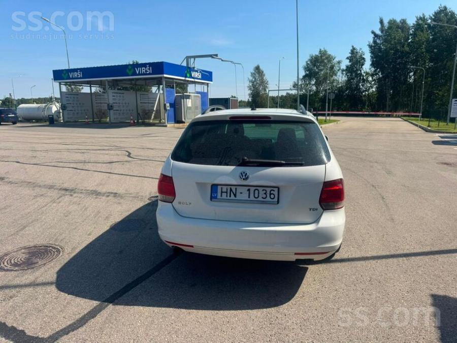 White Volkswagen Golf 2010 in Riga, with an engine capacity of 1.60 L and mileage of 385 thousand km for 1900 €, photo 10 on AUTOMOTO.COM.LV