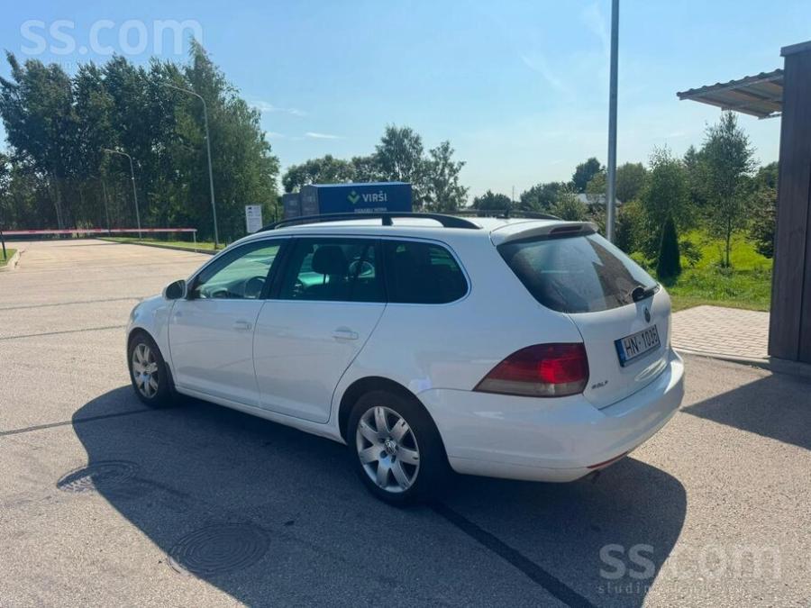 White Volkswagen Golf 2010 in Riga, with an engine capacity of 1.60 L and mileage of 385 thousand km for 1900 €, photo 12 on AUTOMOTO.COM.LV