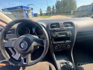 White Volkswagen Golf 2010 in Riga, with an engine capacity of 1.60 L and mileage of 385 thousand km for 1900 €, photo 15 on AUTOMOTO.COM.LV