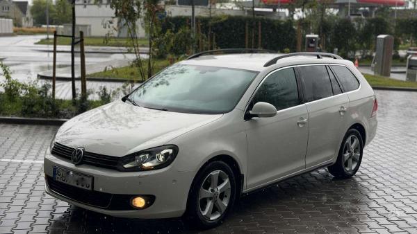 White Volkswagen Golf 2010 in Vilnius, with an engine capacity of 1.97 L and mileage of 421 thousand km for 2950 €, photo 1 on AUTOMOTO.COM.LV