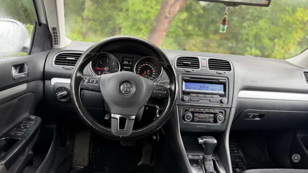 White Volkswagen Golf 2010 in Vilnius, with an engine capacity of 1.97 L and mileage of 421 thousand km for 2950 €, photo 10 on AUTOMOTO.COM.LV