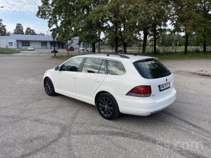 White Volkswagen Golf 2010 in Riga, with an engine capacity of 1.60 L and mileage of 394 thousand km for 1100 €, photo 3 on AUTOMOTO.COM.LV